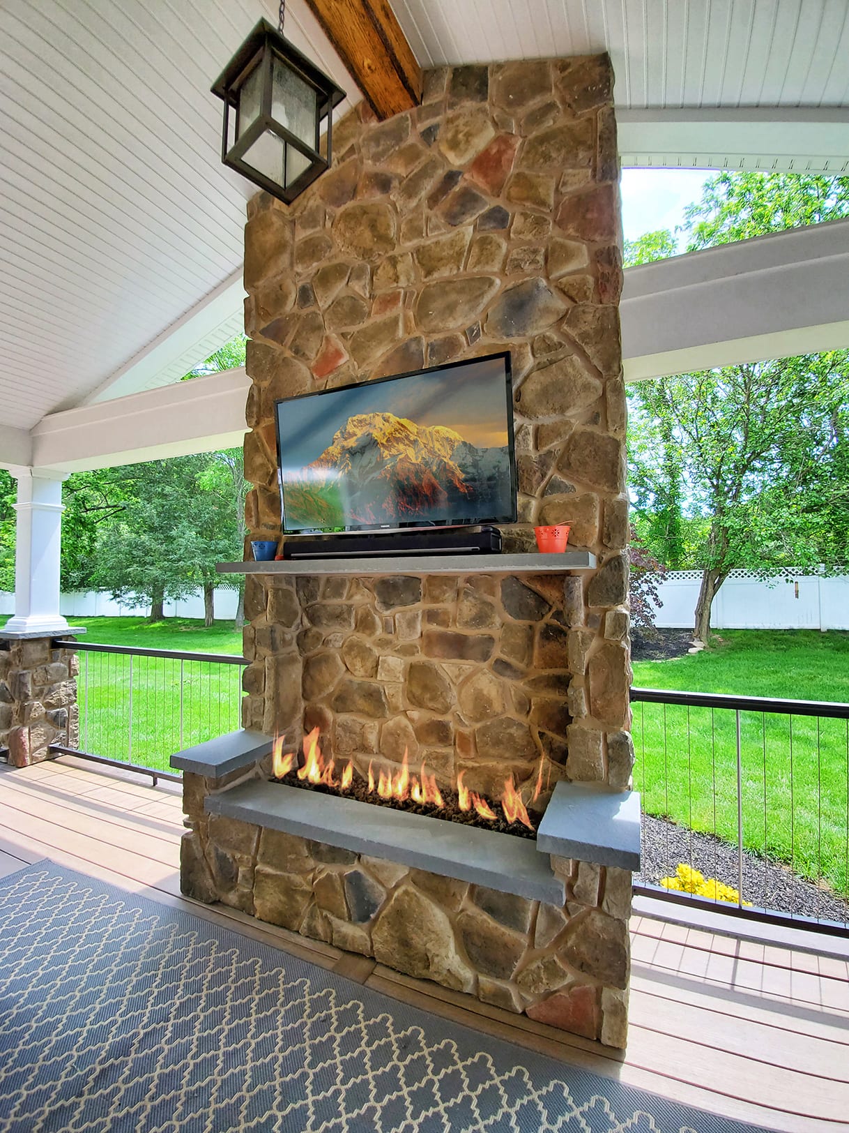 Outdoor Gas & Wood Burning Fireplace | Backyard Firepits | Keystone ...